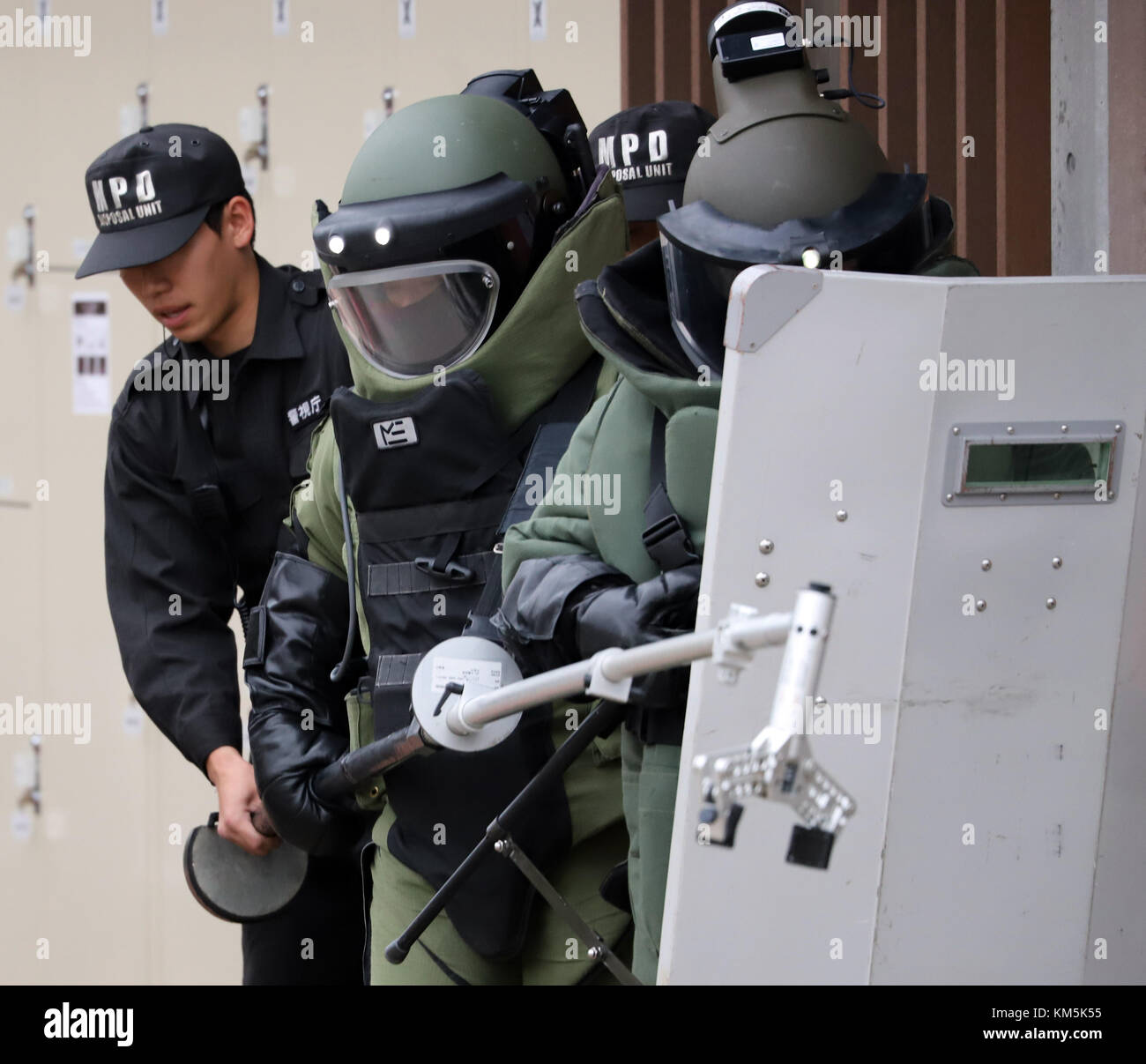 Monday. 4th Dec, 2017. December 4 2017, Tokyo, Japan - Members of the ...
