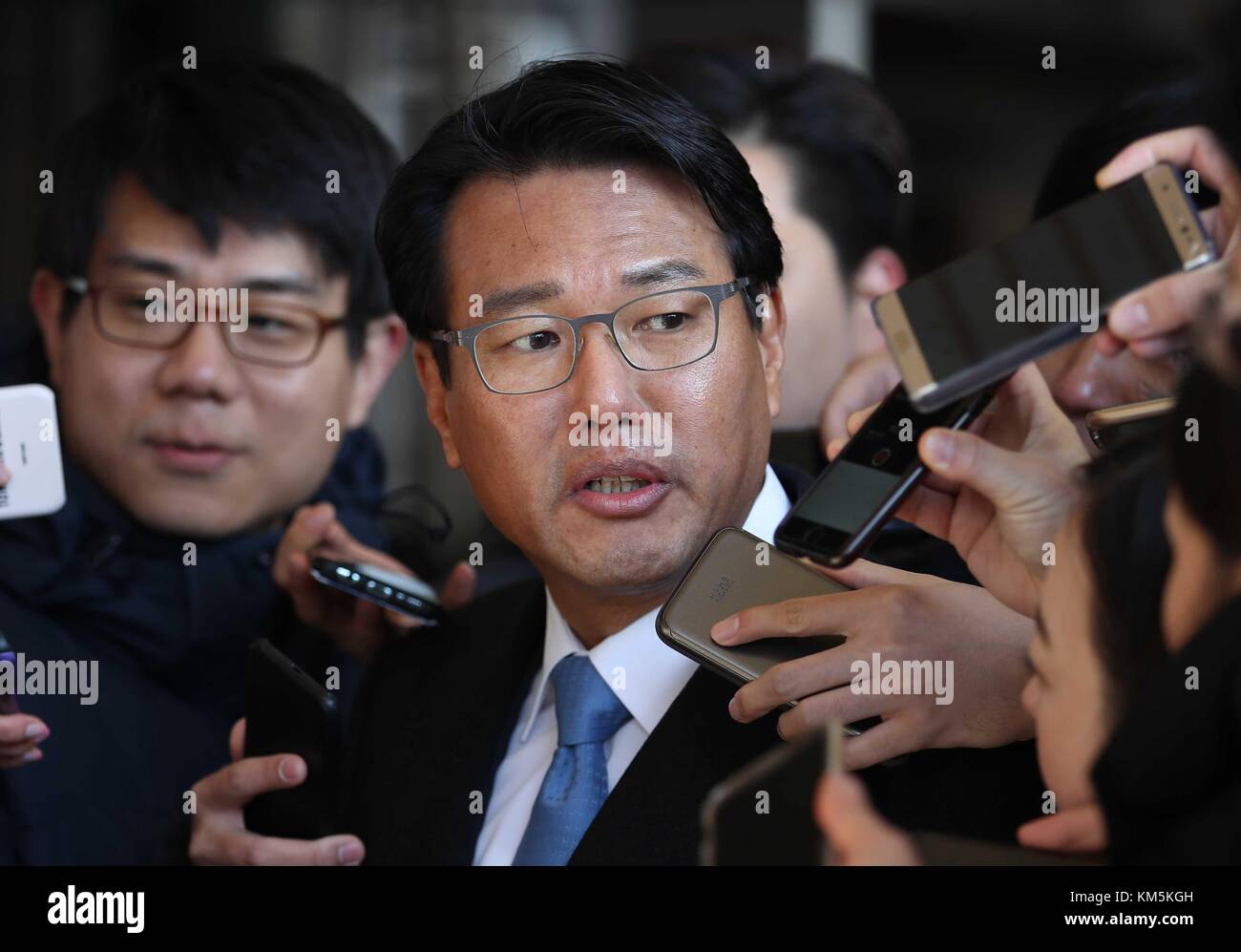 05th Dec, 2017. Former presidential aide under investigation Kim Tae ...