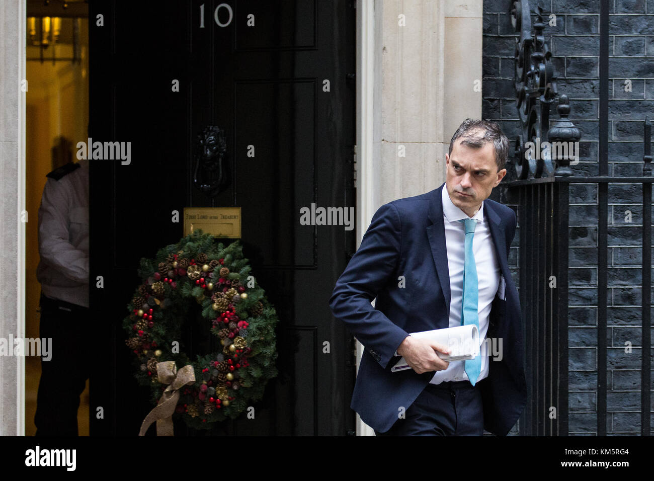London, UK. 5th December, 2017. Julian Smith MP, Chief Whip, leaves 10 ...