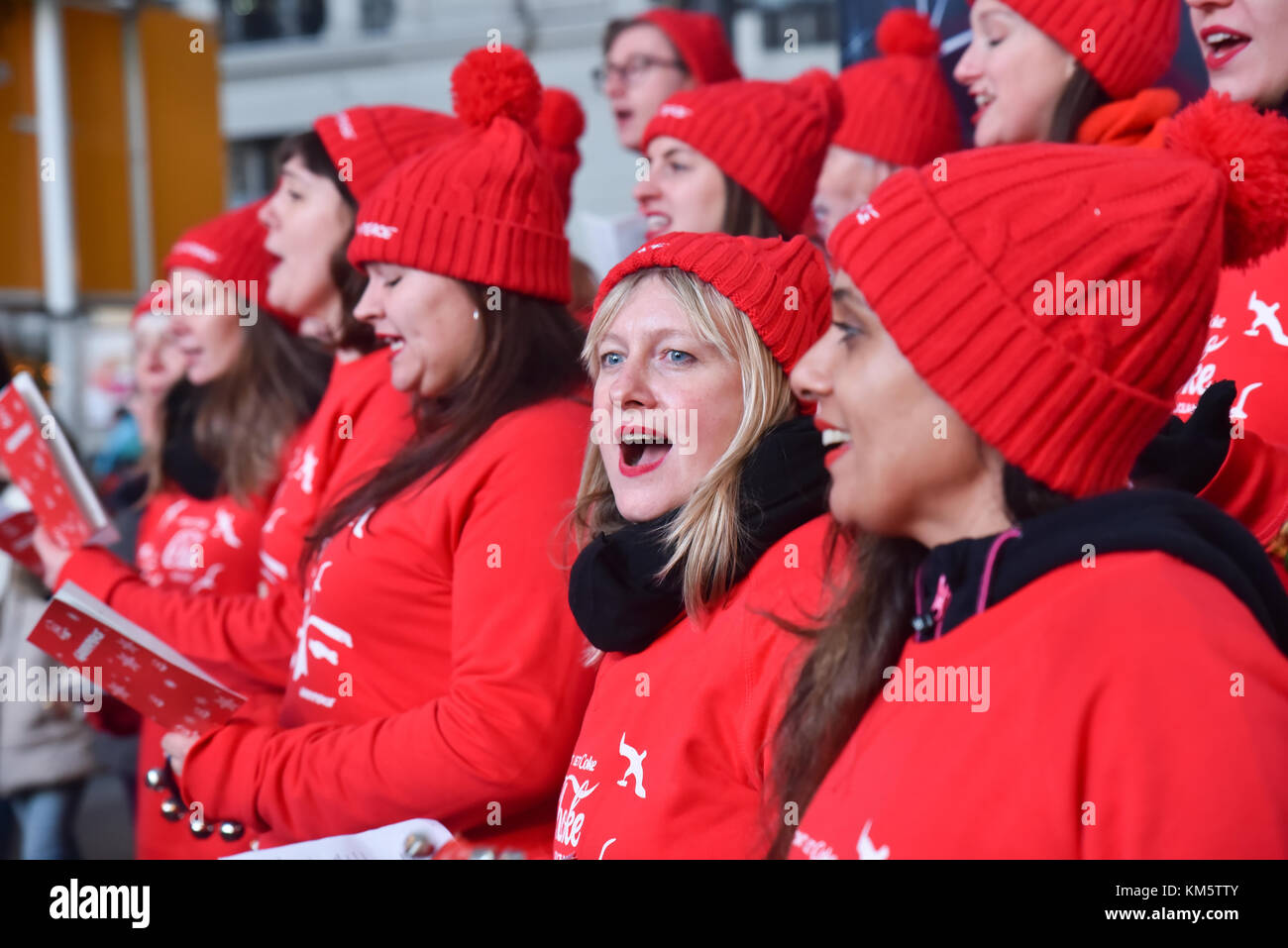 Piccadilly Circus, London, UK. 5th Dec, 2017. Greenpeace spoof a Coca ...