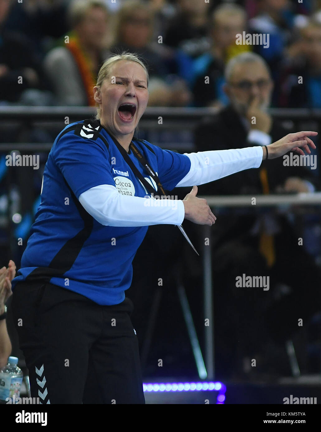 Leipzig, Germany. 05th Dec, 2017. Holland's coach Helle Thomsen reacts ...