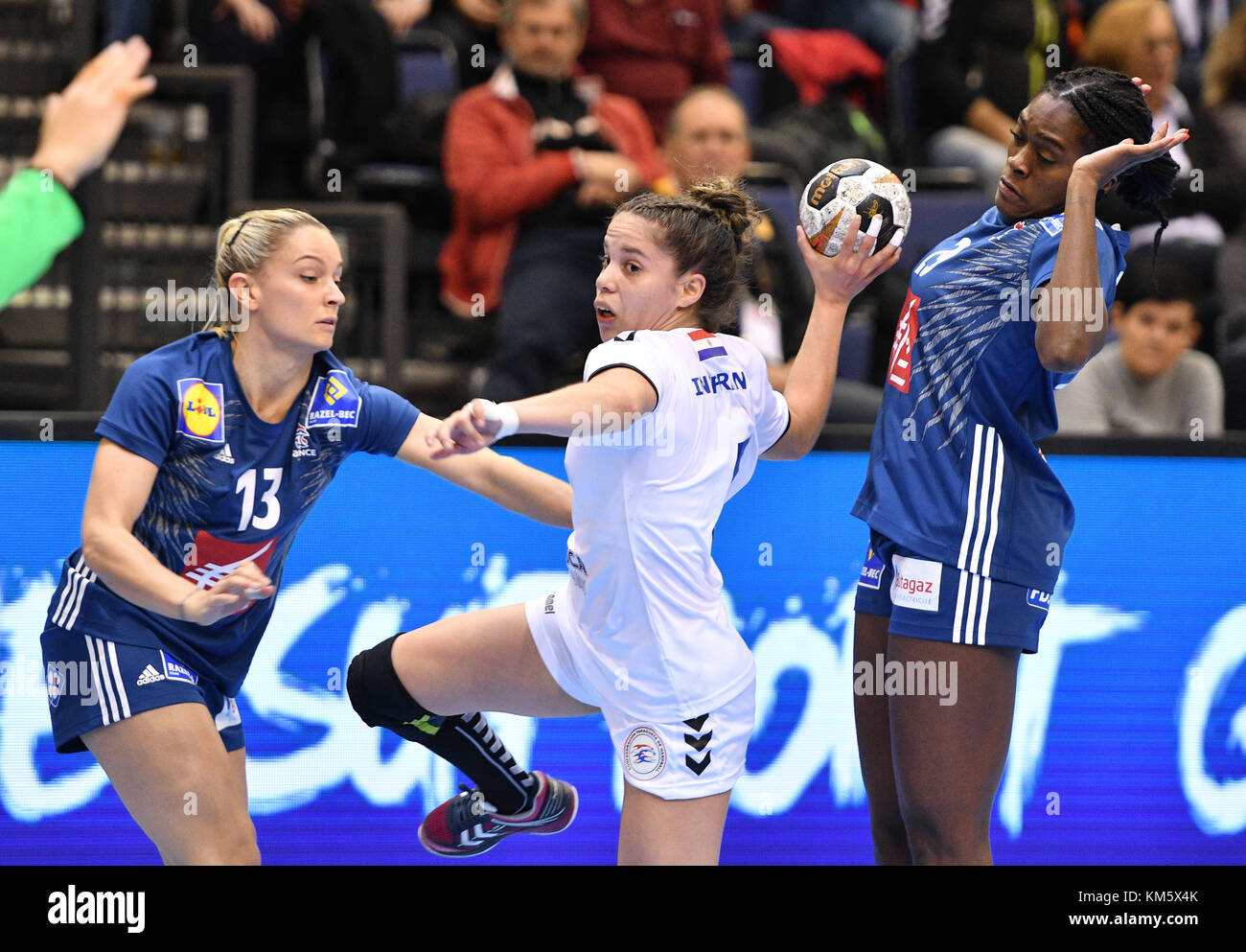 Trier, Germany. 05th Dec, 2017. Paraguay's Fernanda Lujan Isfran Mora ...