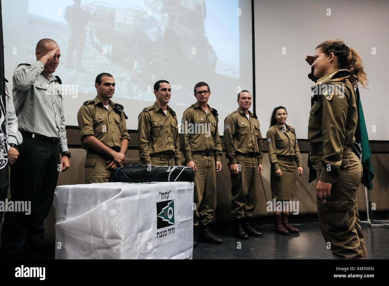 Latrun, Israel. 5th Dec, 2017. 13 female IDF soldiers graduate tank ...