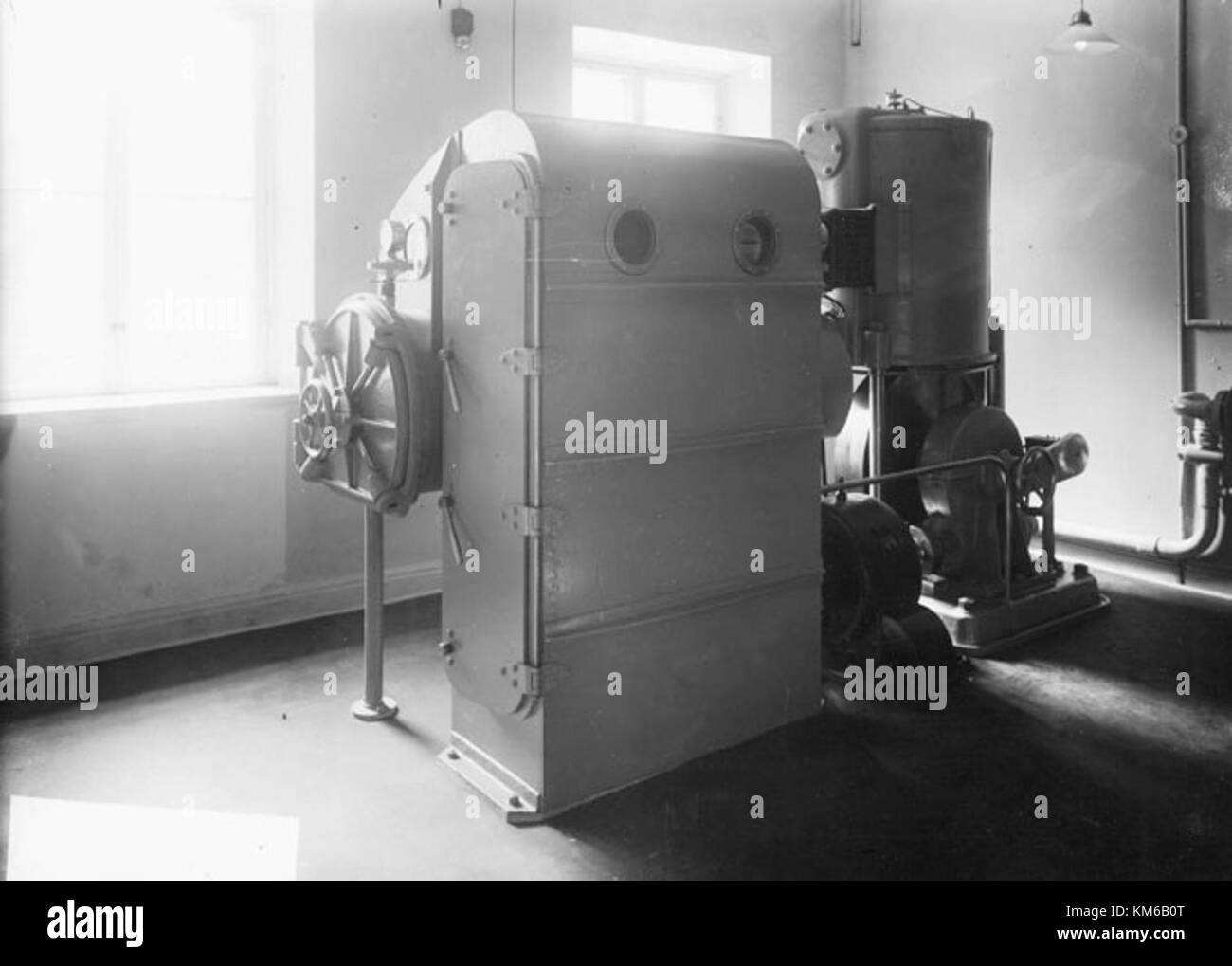 An old respirator Black and White Stock Photos & Images - Alamy