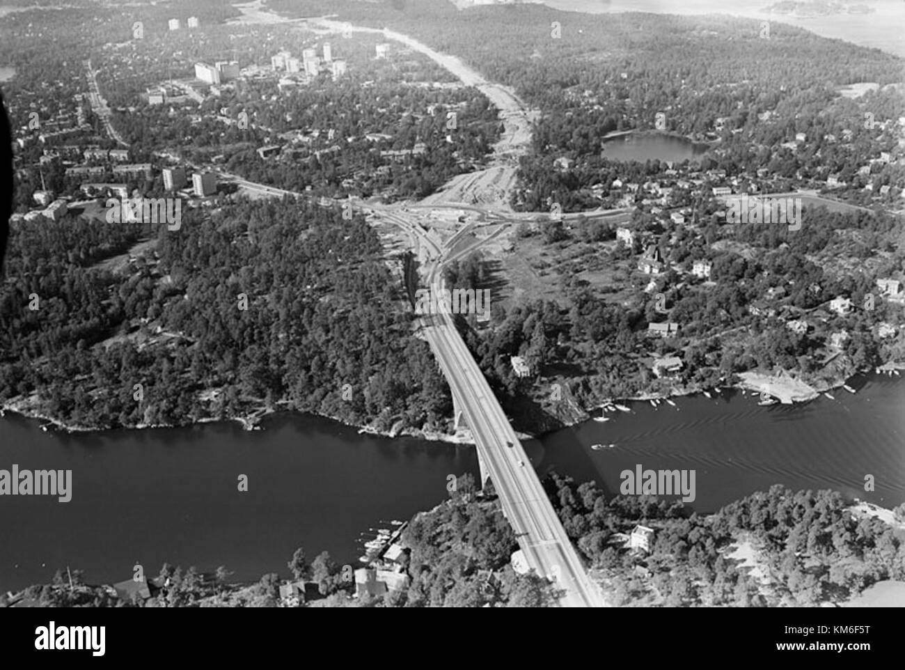 Real estate with waterfront views Black and White Stock Photos & Images ...