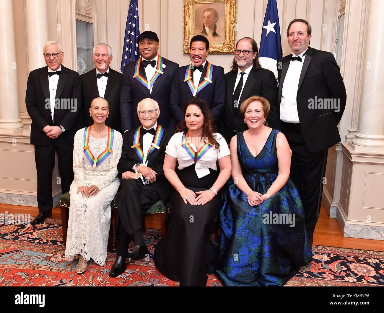 The 2017 Kennedy Center Honor Award recipients pose with Secretary of ...