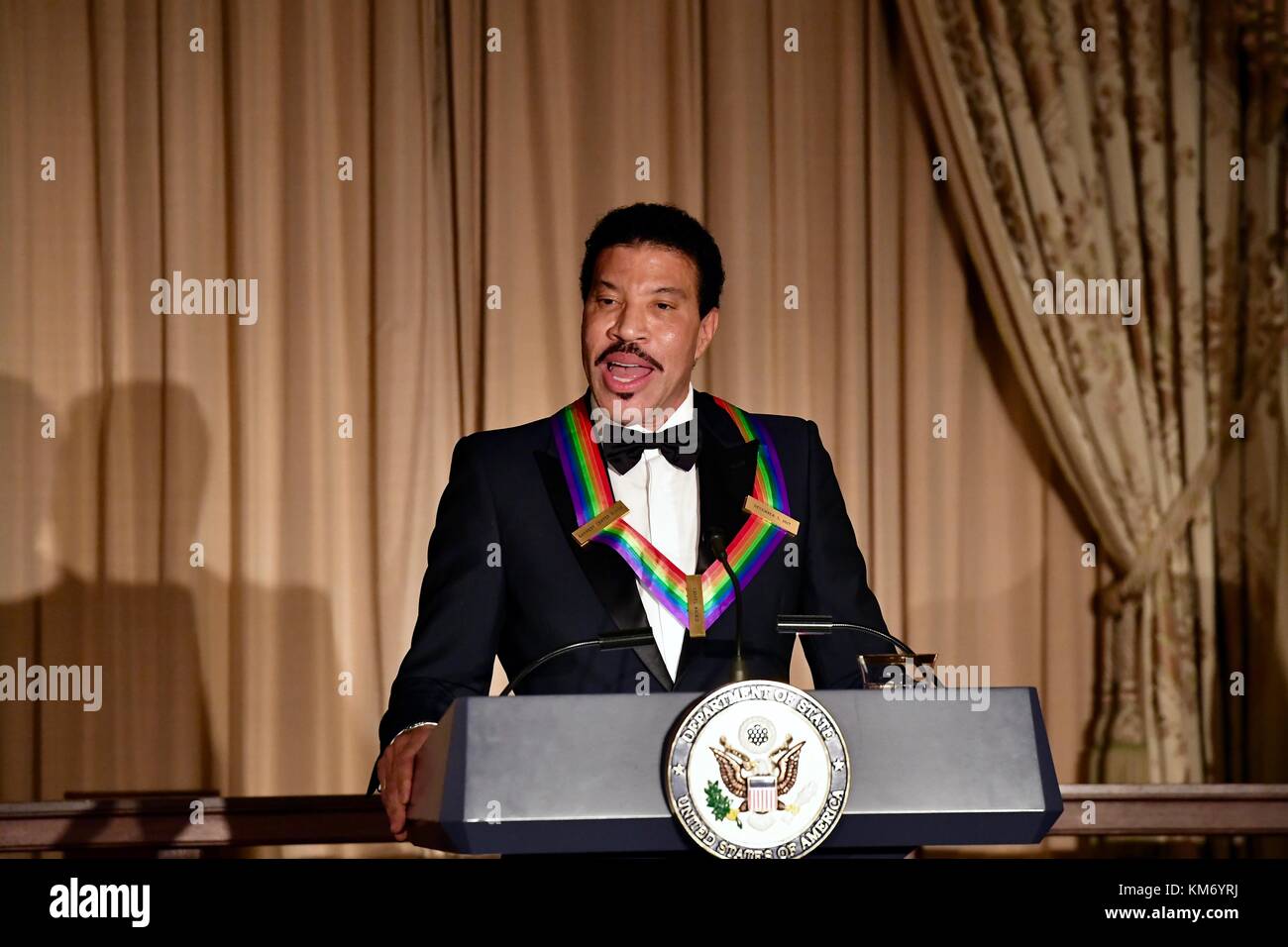 Musician Lionel Ritchie, delivers remarks after receiving his Kennedy ...