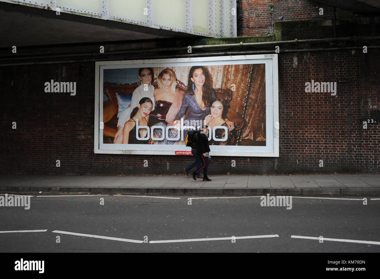 Online advertising poster hi-res stock photography and images - Alamy