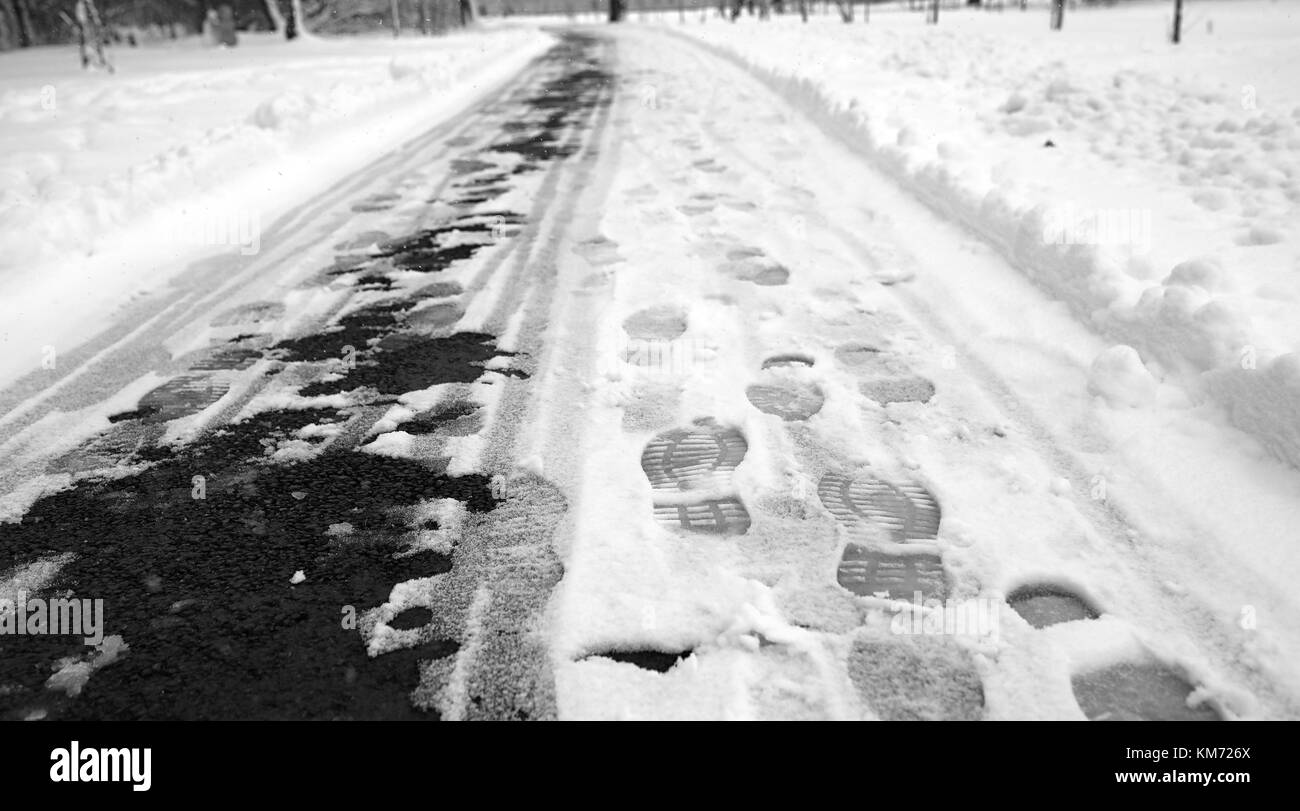 Footprints in the snow. Footprints on the first snow. Imprint an Stock ...