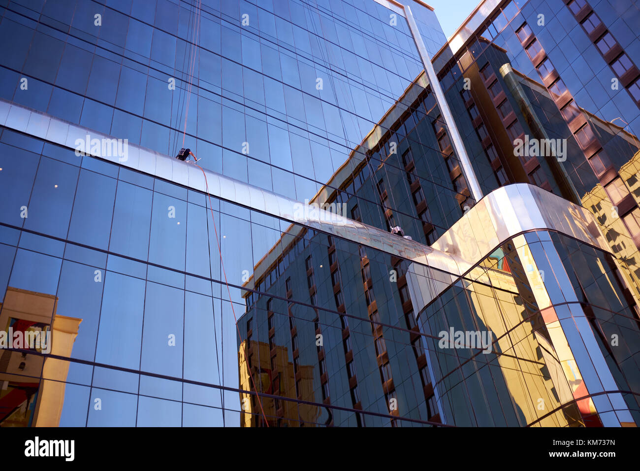 Glass fronted skyscrapers hi-res stock photography and images - Alamy
