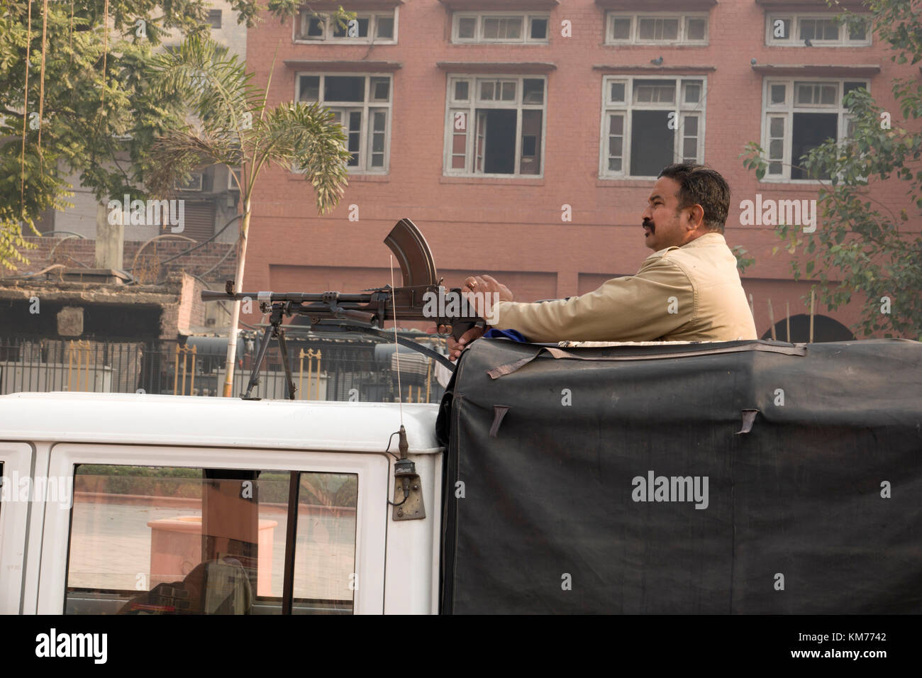 Police on guard with automatic rifle in Amritsar, Punjab, India Stock ...