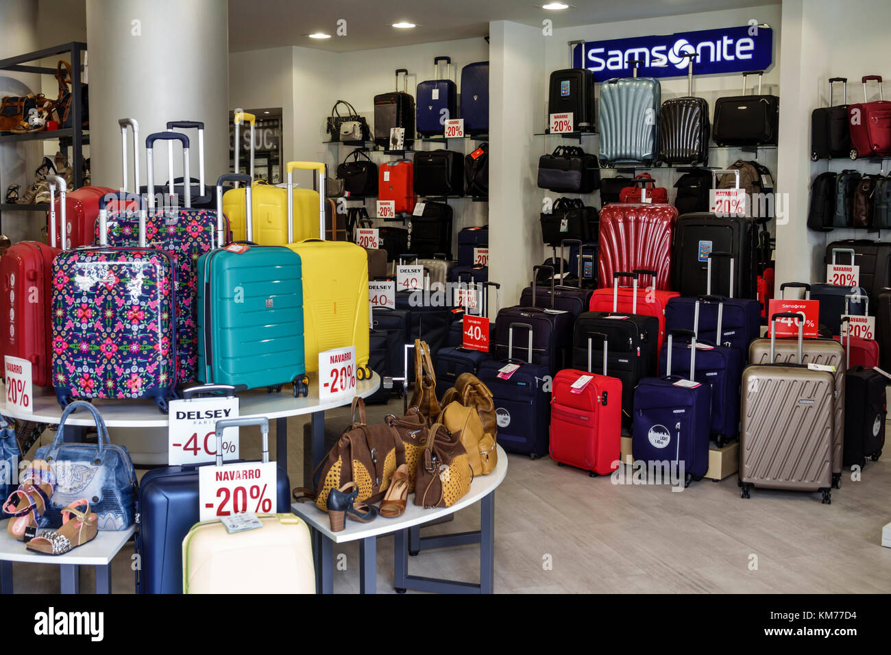 Luggage Display Stock Photos & Luggage Display Stock Images - Alamy