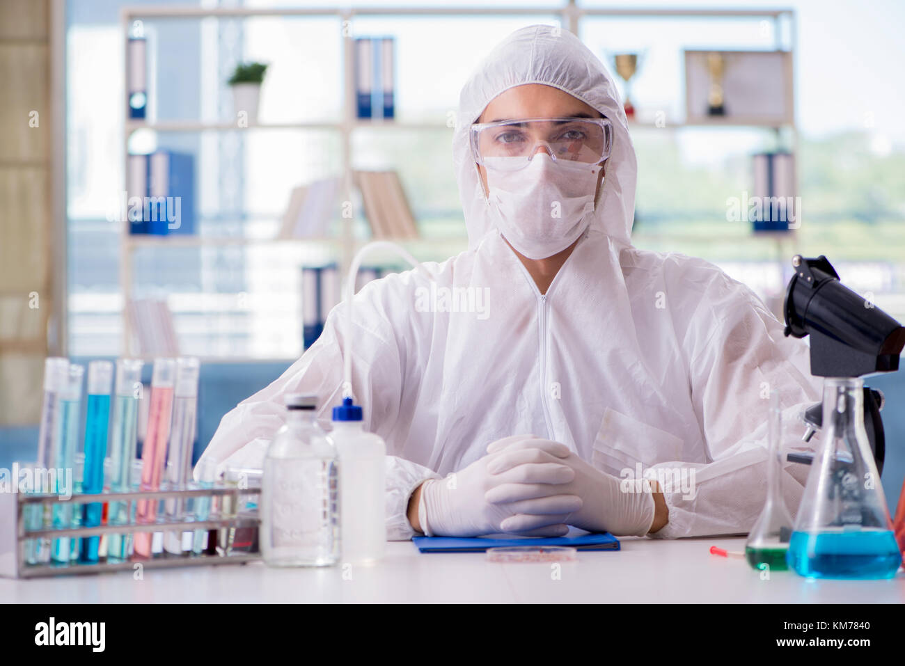 Chemist working in the lab Stock Photo - Alamy