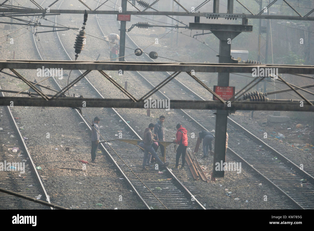 Men working physical labor hi-res stock photography and images - Alamy
