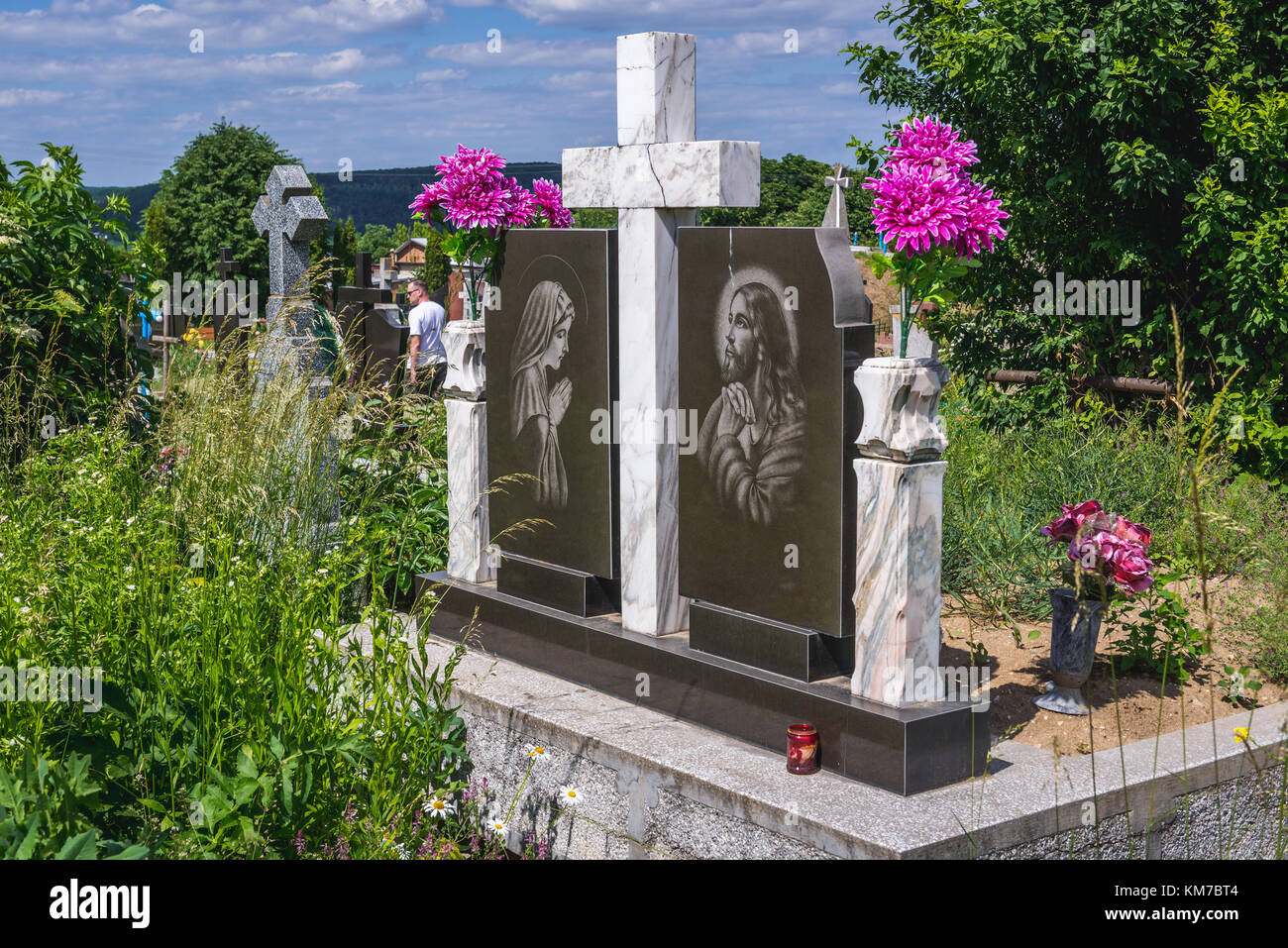 Ukrainian Cemetery Hi Res Stock Photography And Images Alamy