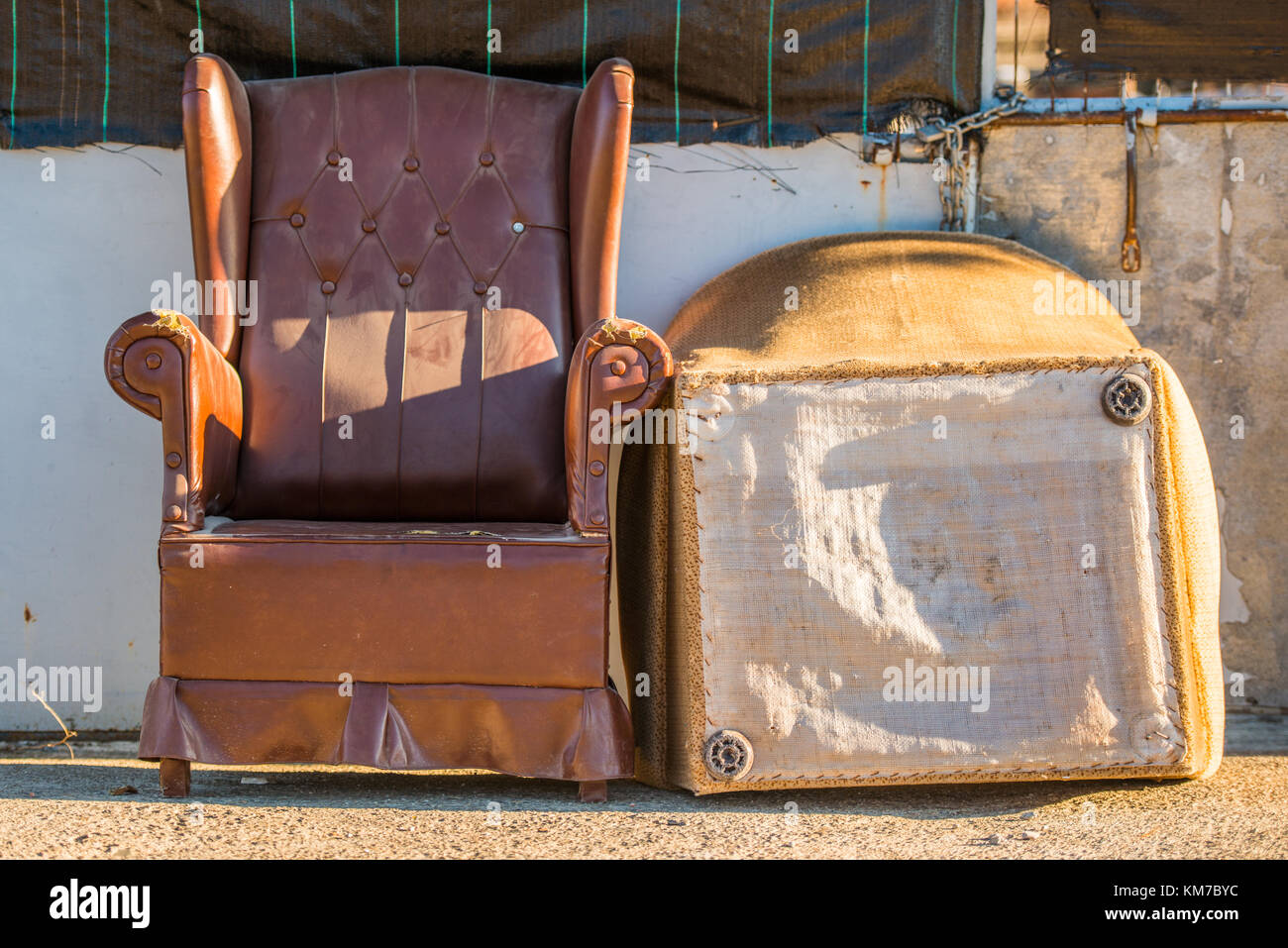 Dirty sofas hi-res stock photography and images - Alamy