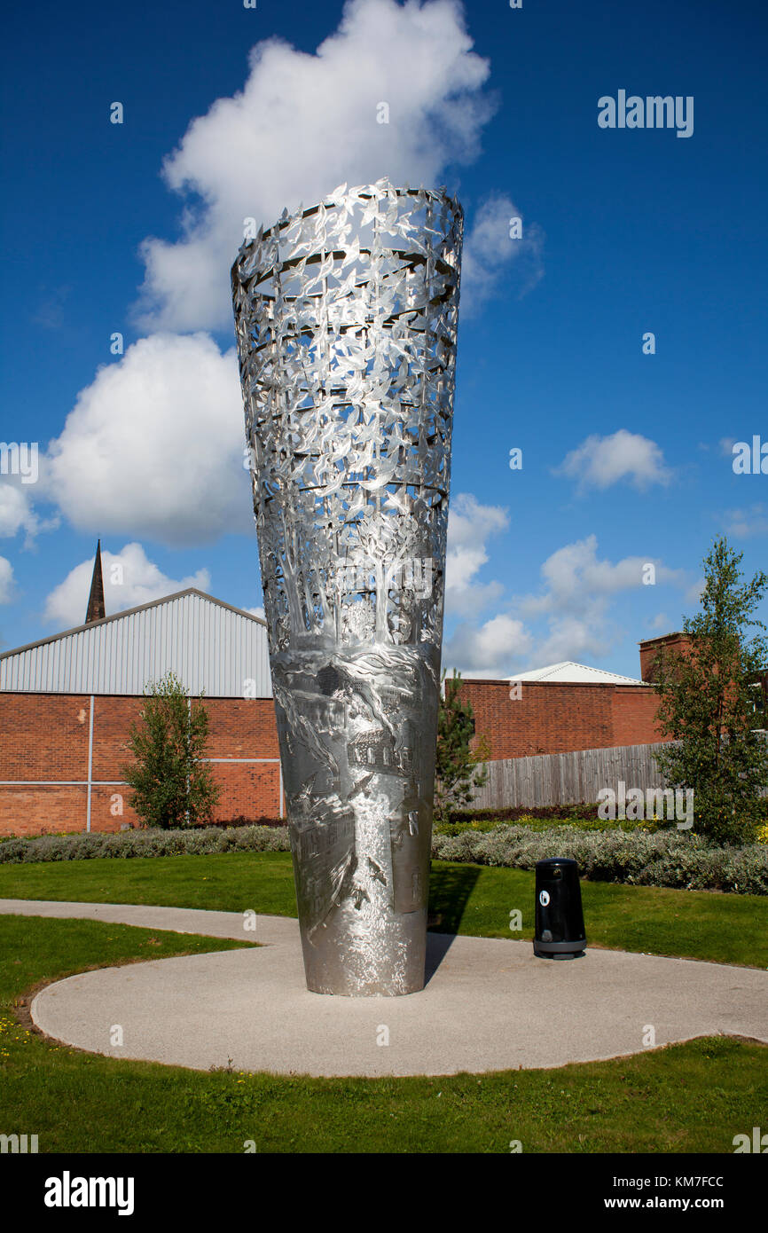 Dove monument in the sky background in Wolverhampton Stock Photo - Alamy