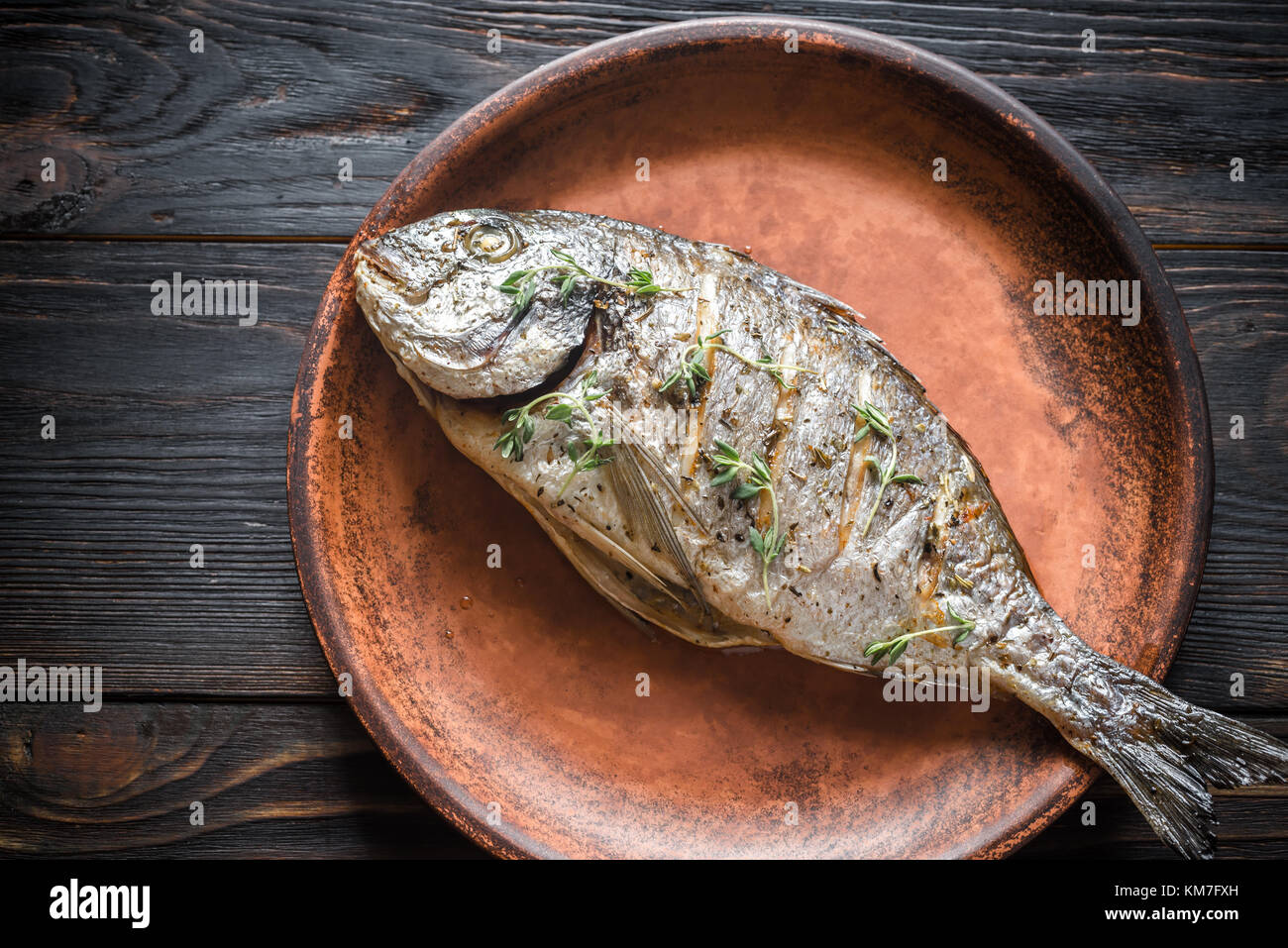 Grilled fish with thyme Stock Photo - Alamy