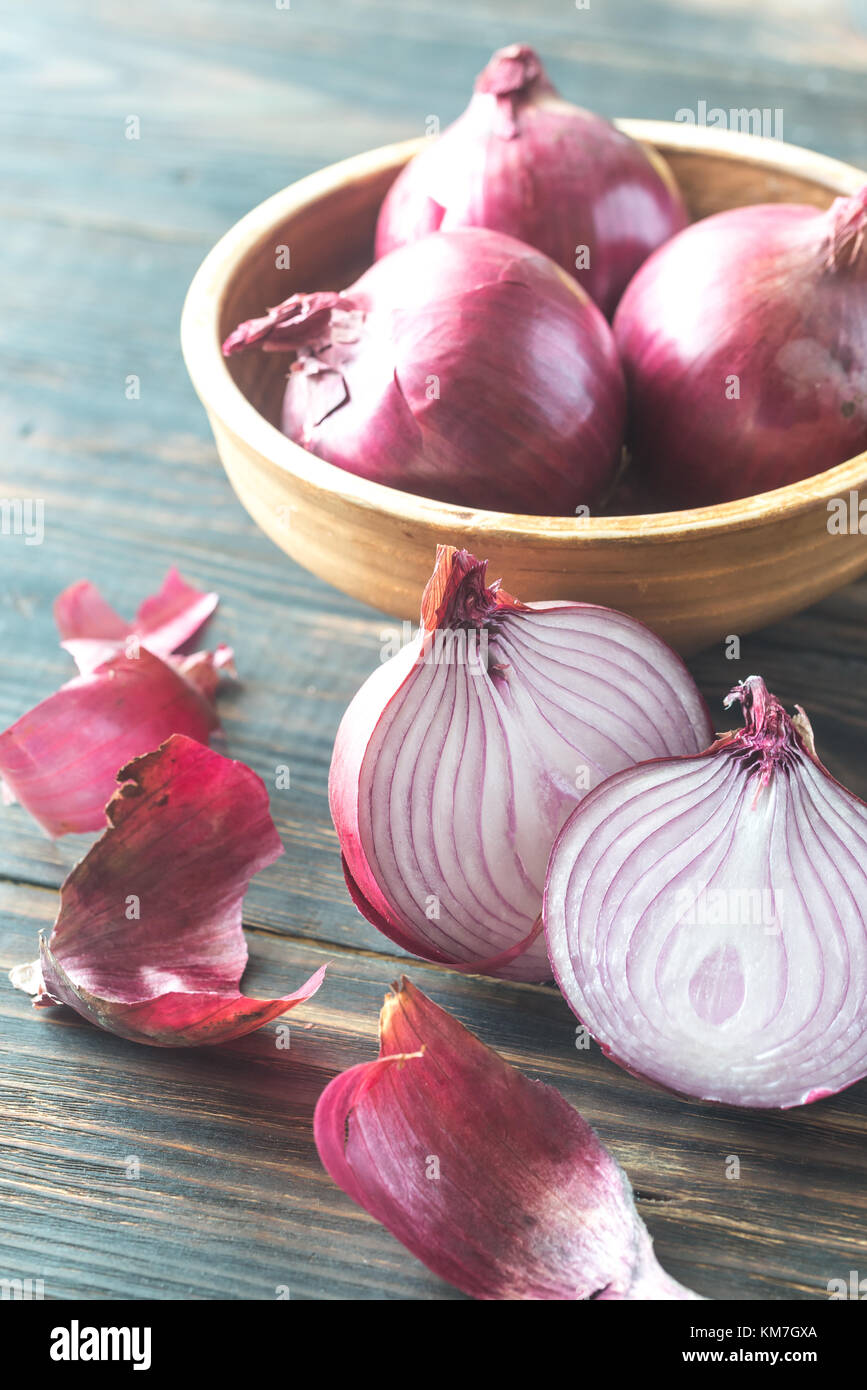 Bowl of red onions Stock Photo - Alamy
