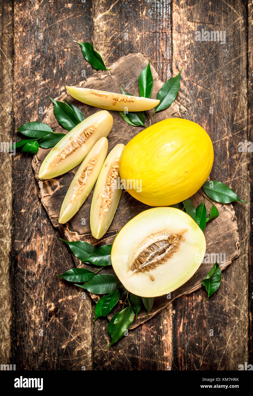 Fresh, fragrant melon. On the wooden background Stock Photo - Alamy