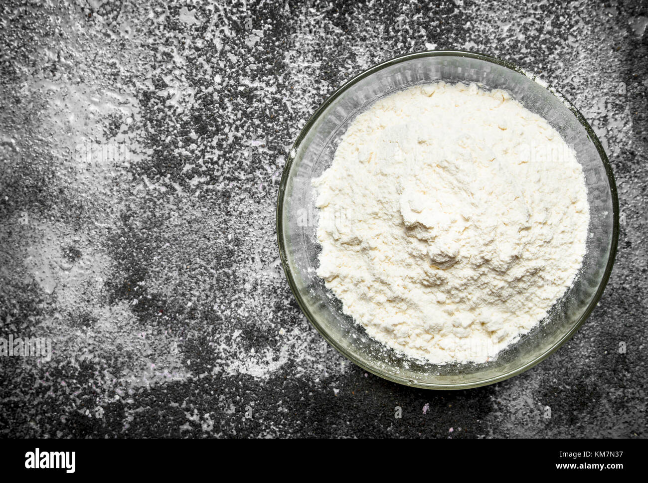 Baking background. Bowl of flour on a rustic background Stock Photo - Alamy