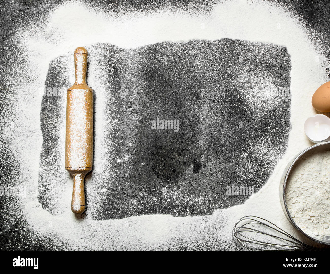 Baking background. The frame is made from flour with a sieve Stock ...