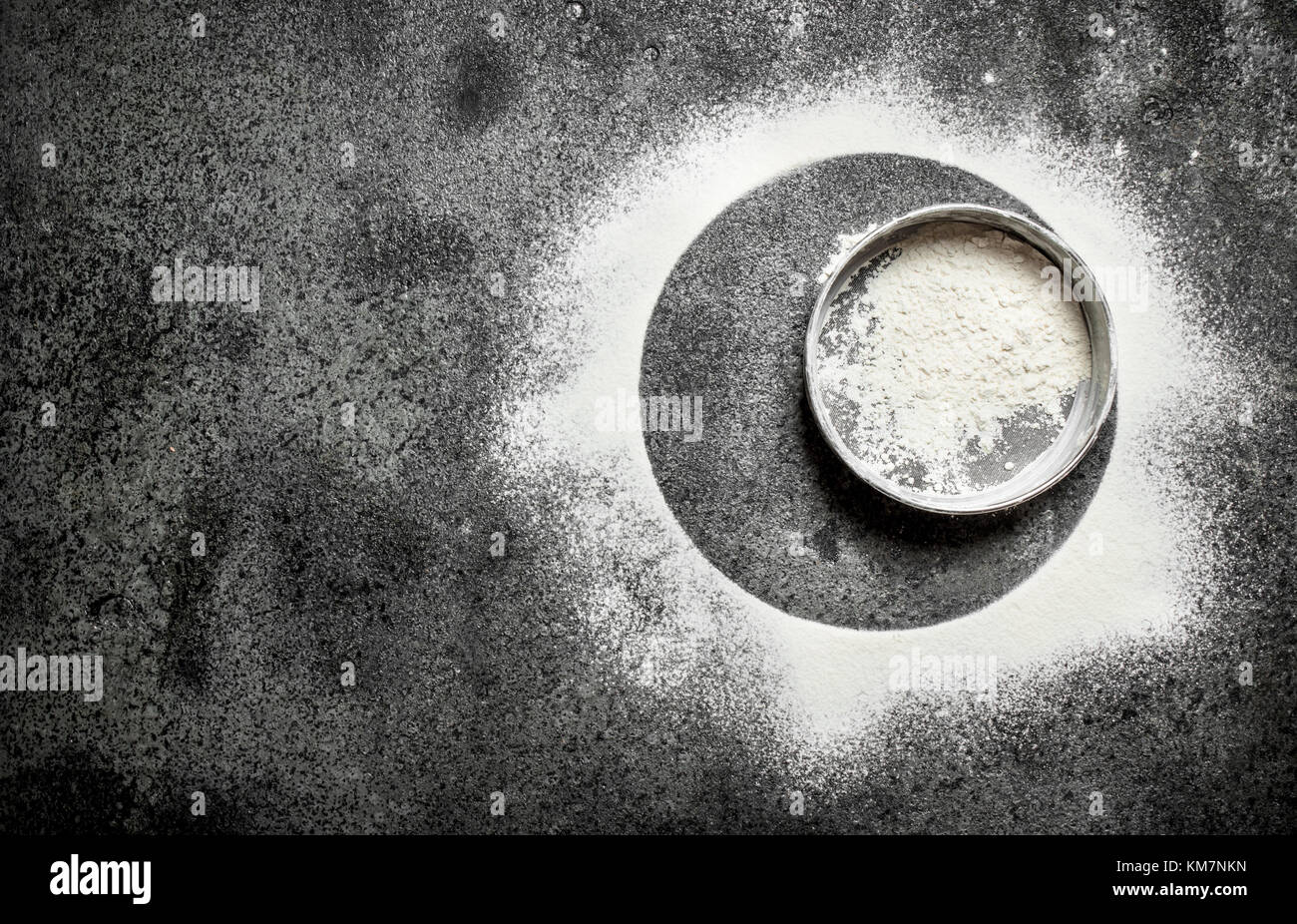 Baking background. The frame is made from flour with a sieve Stock ...