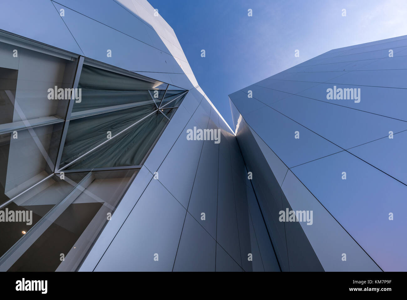 Sumida Hokusai Museum (Sumida Hokusai Bijutsukan). Modern building ...