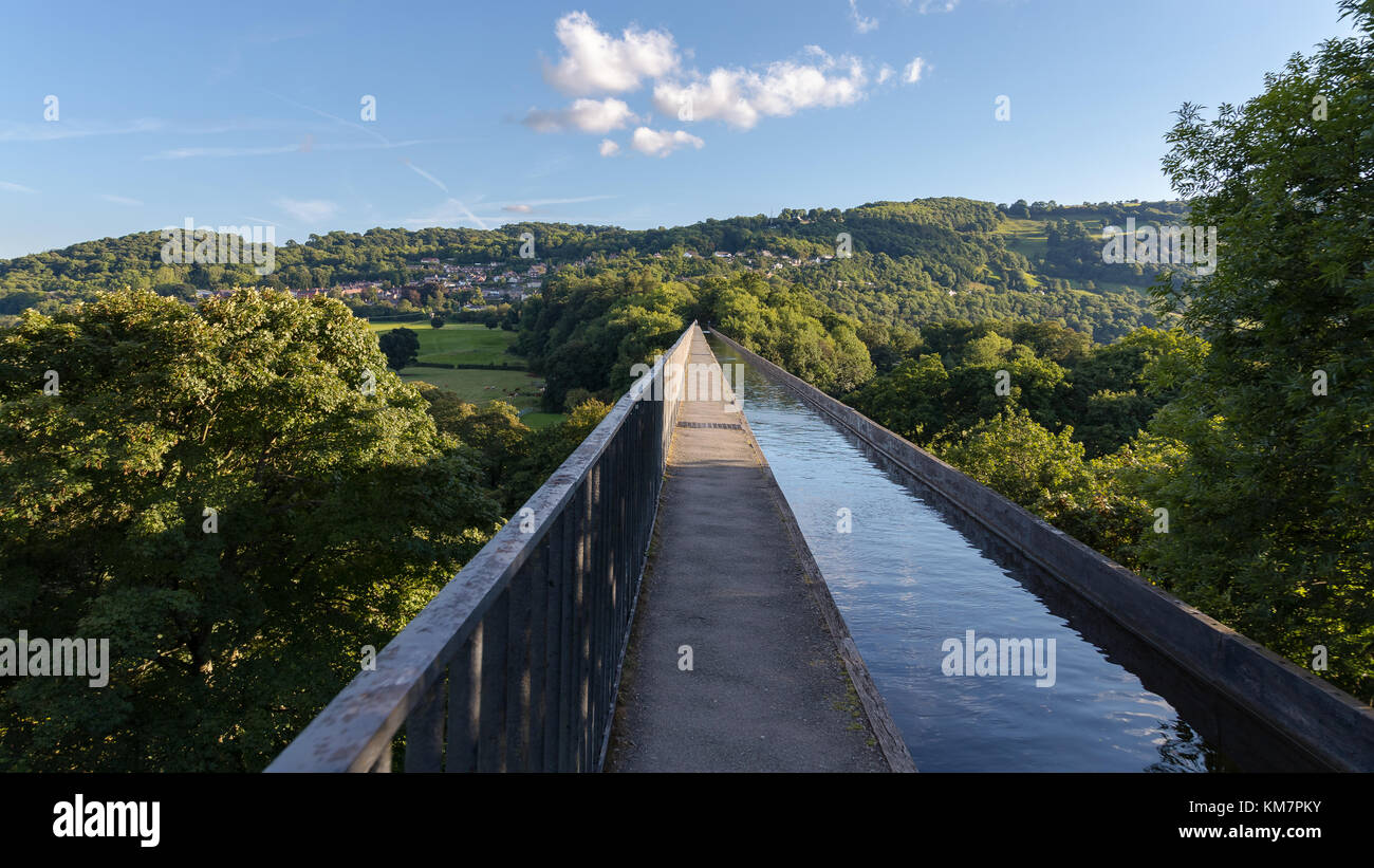 Pontcysyllte Aqueduct, connecting Trevor and Froncysyllte, Wrexham ...