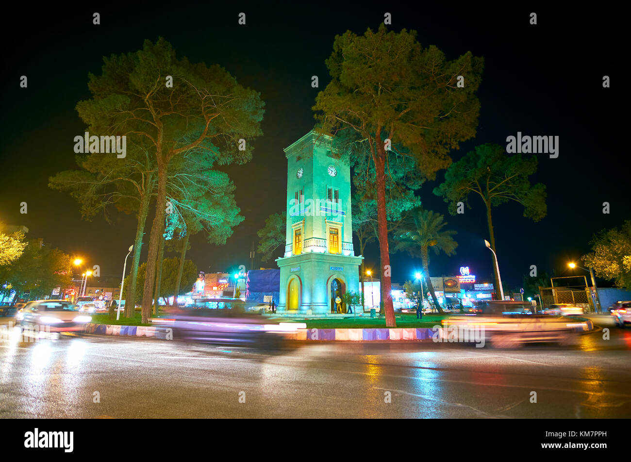YAZD, IRAN - OCTOBER 17, 2017: Markar Square is a busy transport hub ...