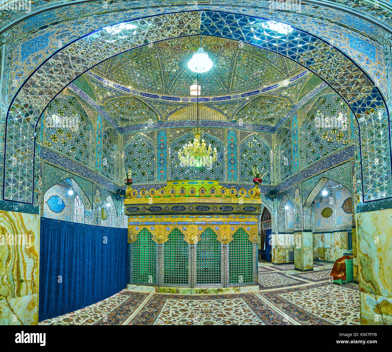 Iran mosque mirror hi-res stock photography and images - Alamy