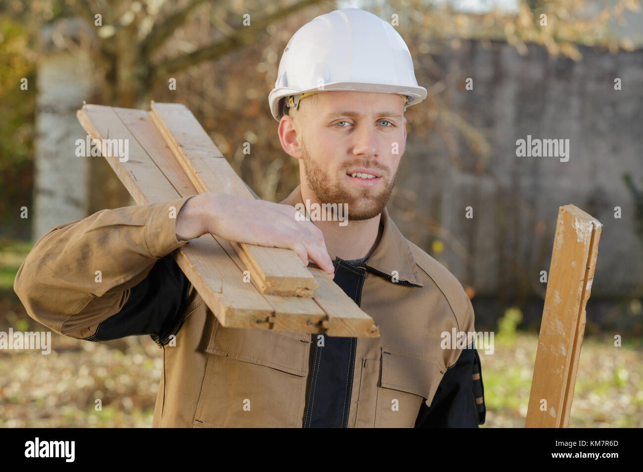 Carrying lumber hi-res stock photography and images - Alamy