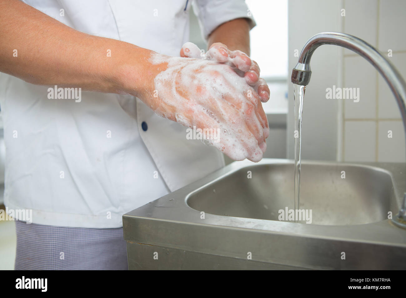 kitchen chef washing hands in the kitchen Stock Photo - Alamy