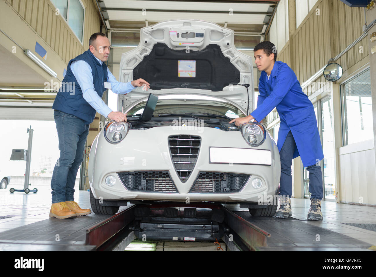 mechanic helping apprentice to fix engine Stock Photo - Alamy