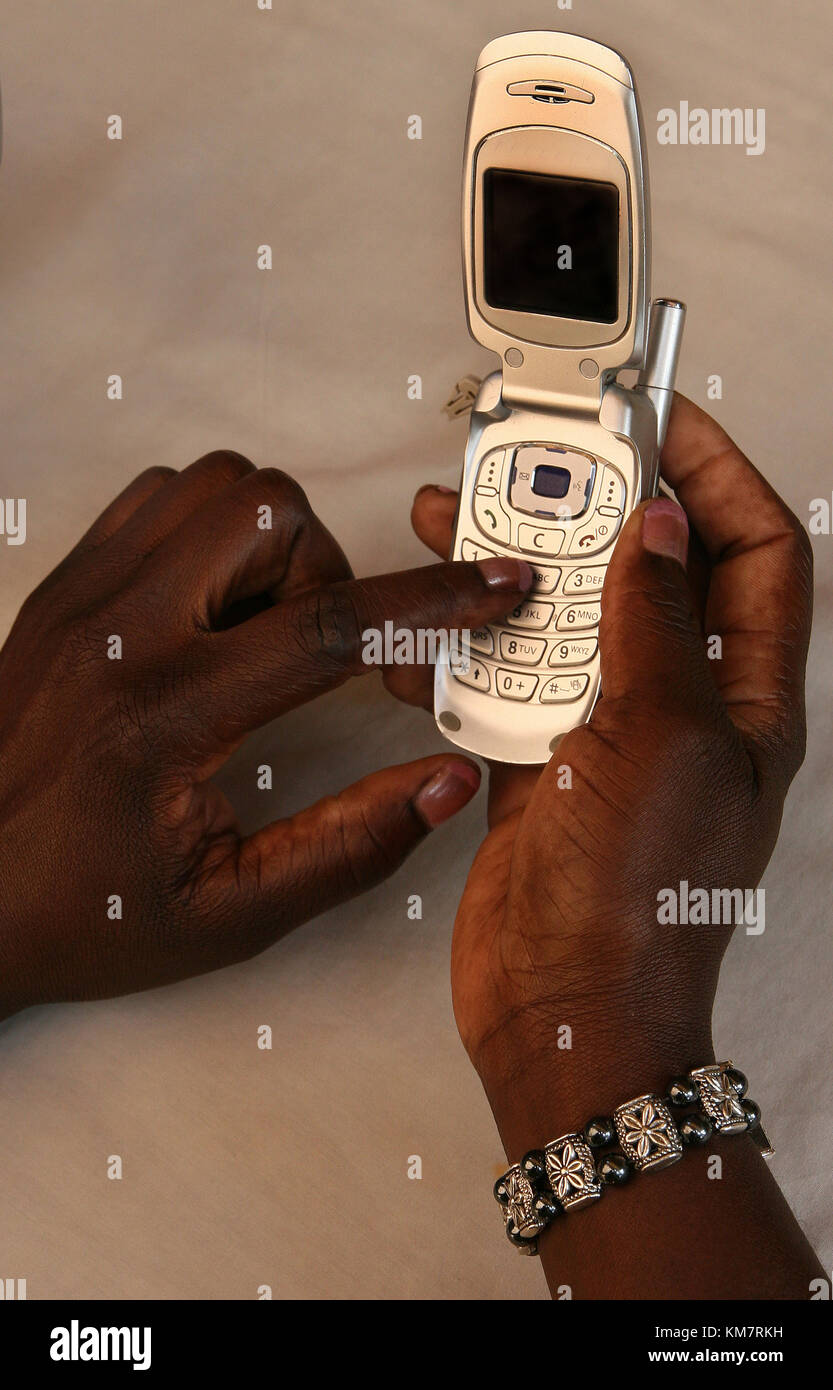 African woman using a cellphone Stock Photo - Alamy