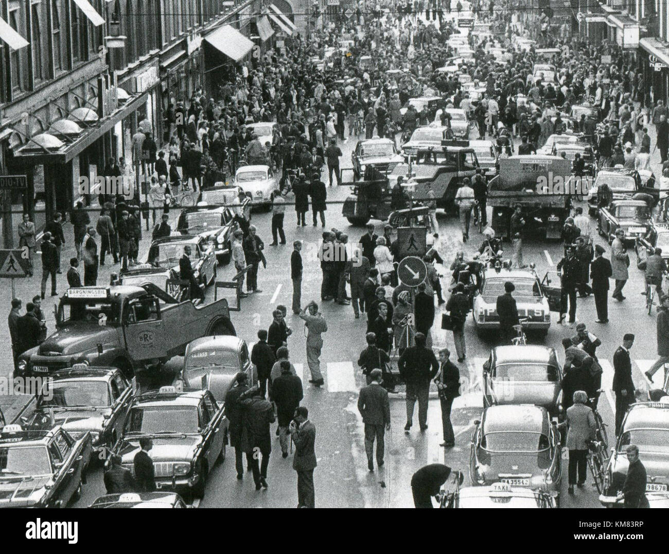 This photograph from September 3, 1967, taken on Kungsgatan in ...
