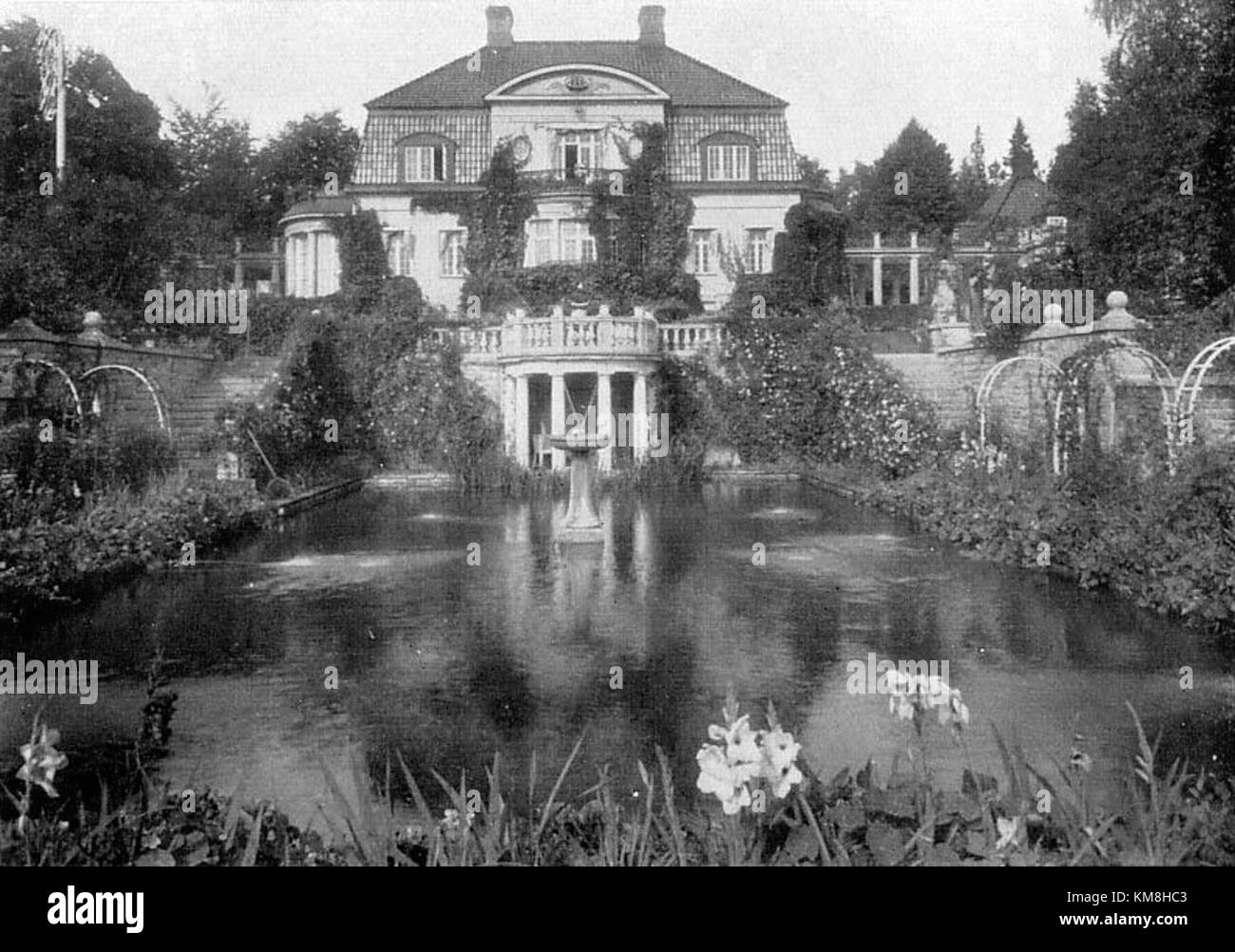 Slottet Storholmen is a historic castle located in Sweden, dating back ...