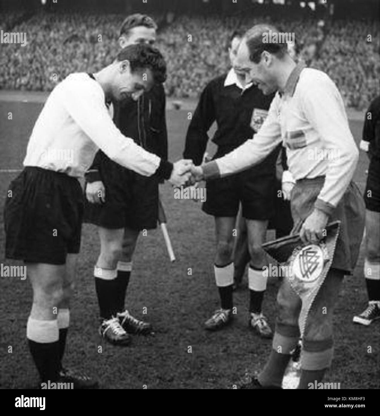 Gunnar Gren, a legendary Swedish footballer, played for the Swedish ...