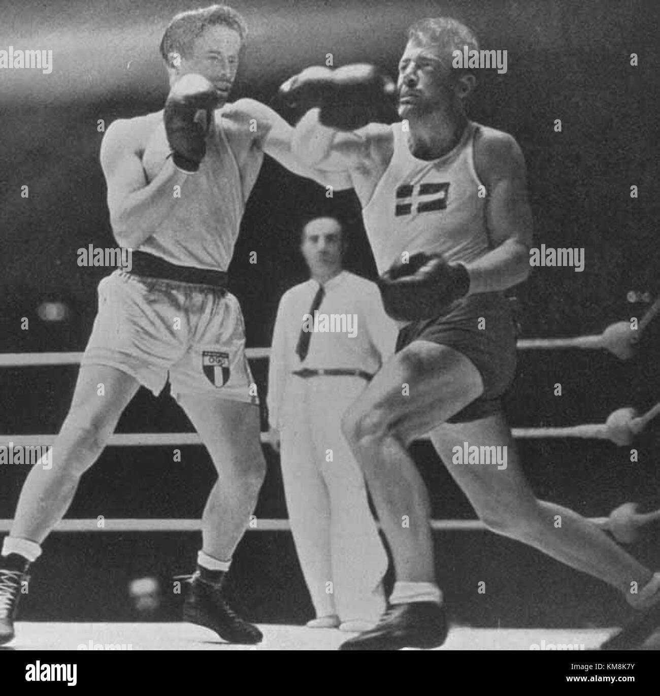 This photograph depicts the 1948 boxing match between Rafael Iglesias ...