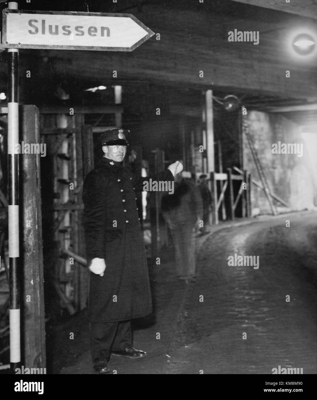 This image from the 1930s depicts a police officer at Slussen ...