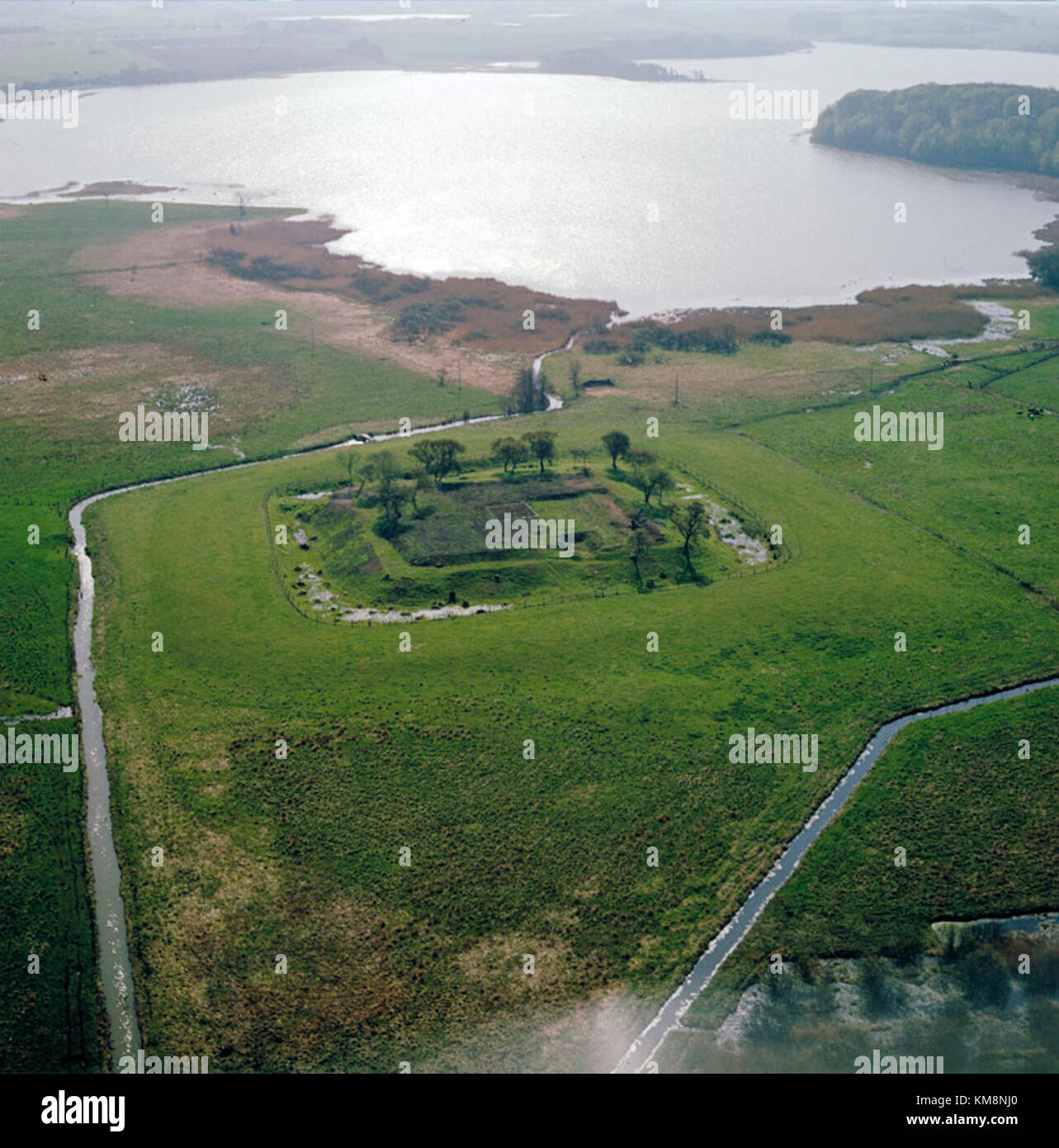 Lindholmens borgruin, cataloged as KMB 16001000536, is the ruins of a ...