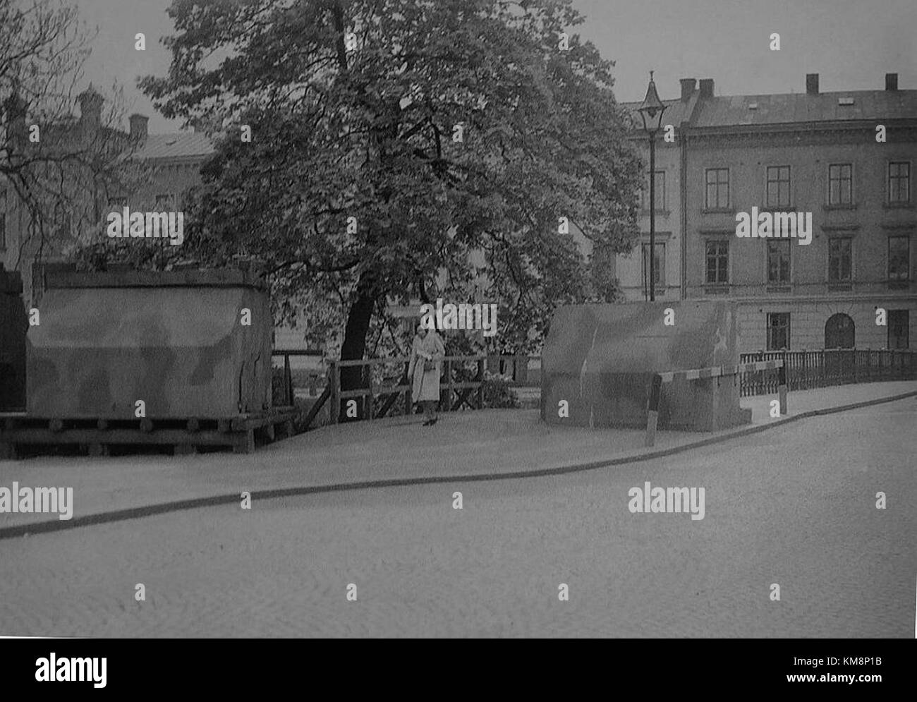 Busy pedestrian square Black and White Stock Photos & Images - Alamy