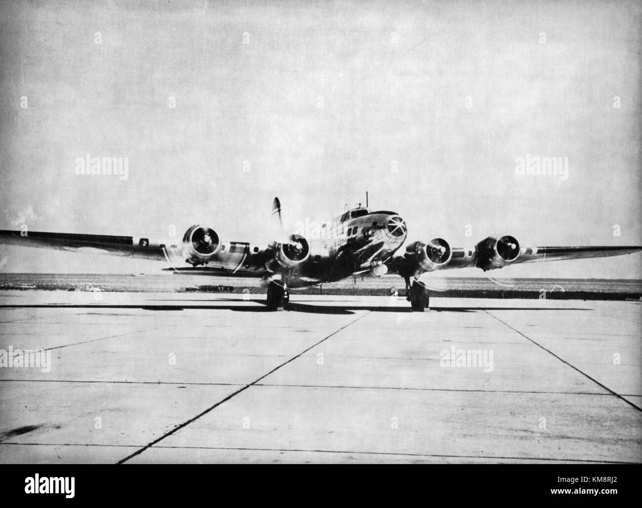 Image american 17 aircraft Black and White Stock Photos & Images - Alamy