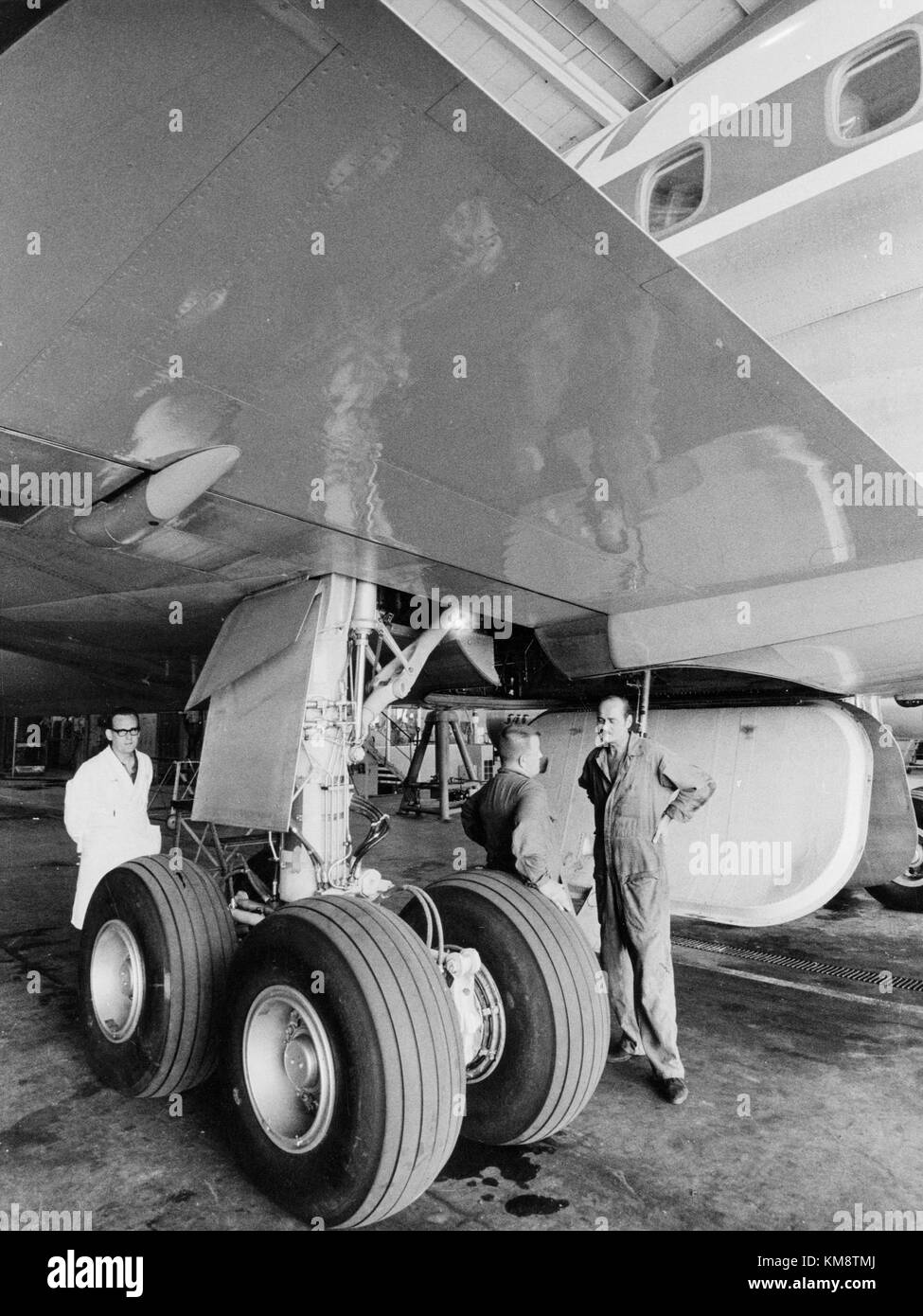 Dc 8 63 hi-res stock photography and images - Alamy