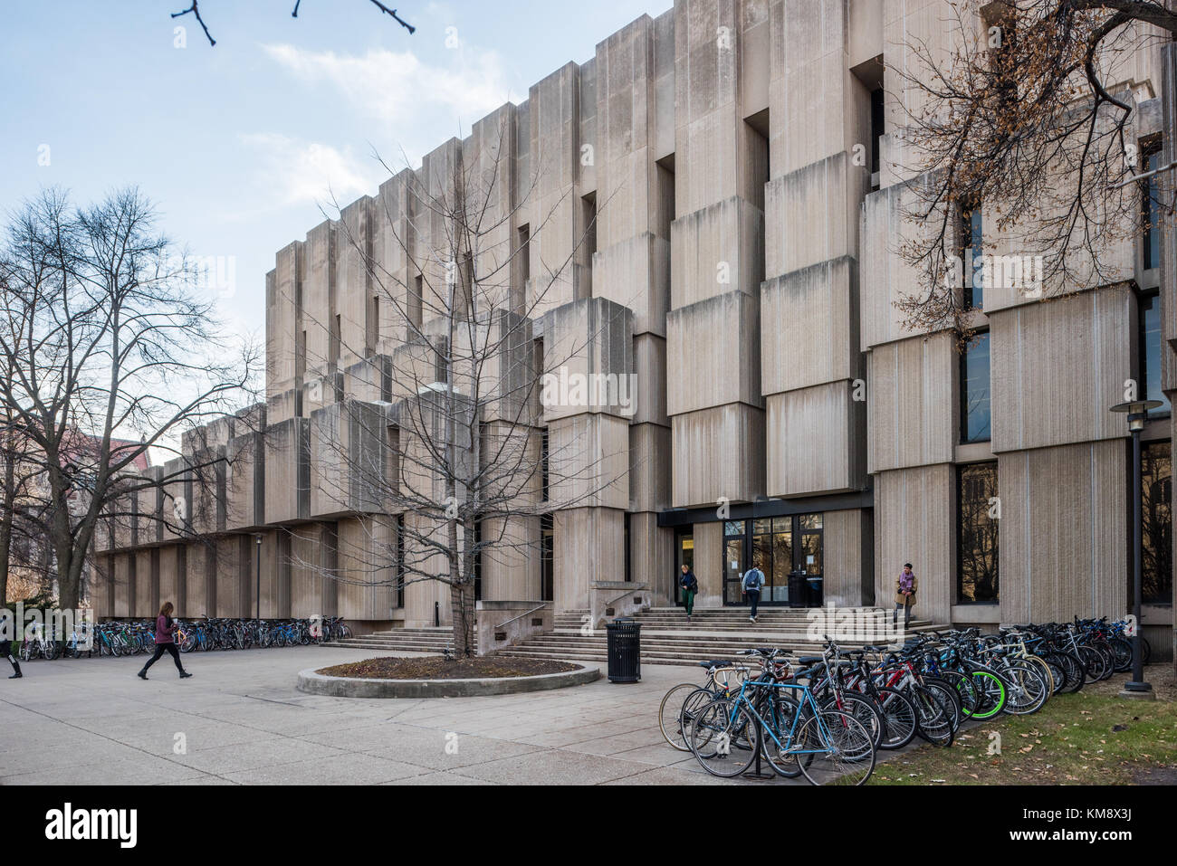 Exterior of Regenstein Library at the University of Chicago Stock Photo ...