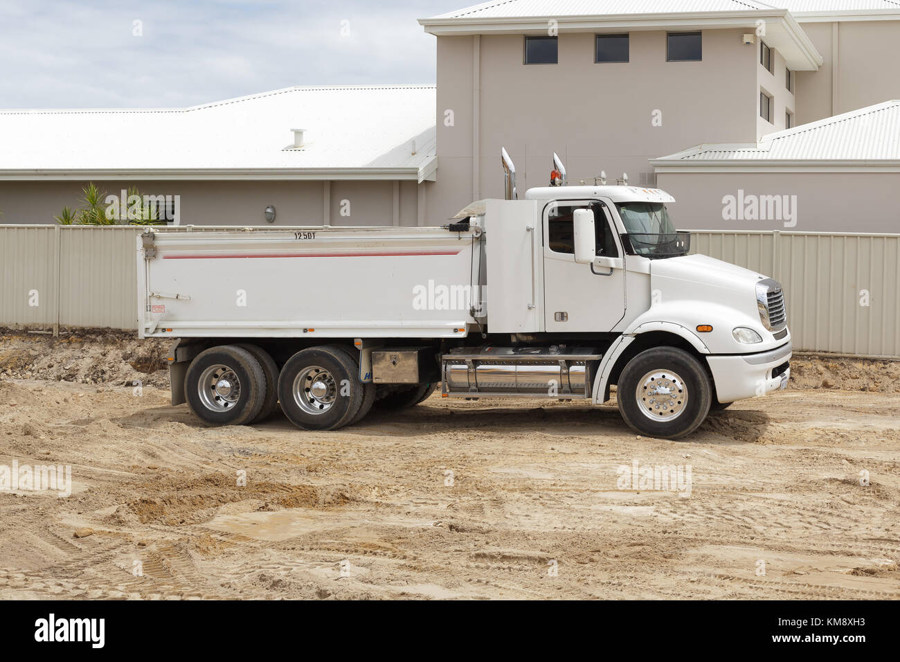 Rear tipping dump truck hi-res stock photography and images - Alamy