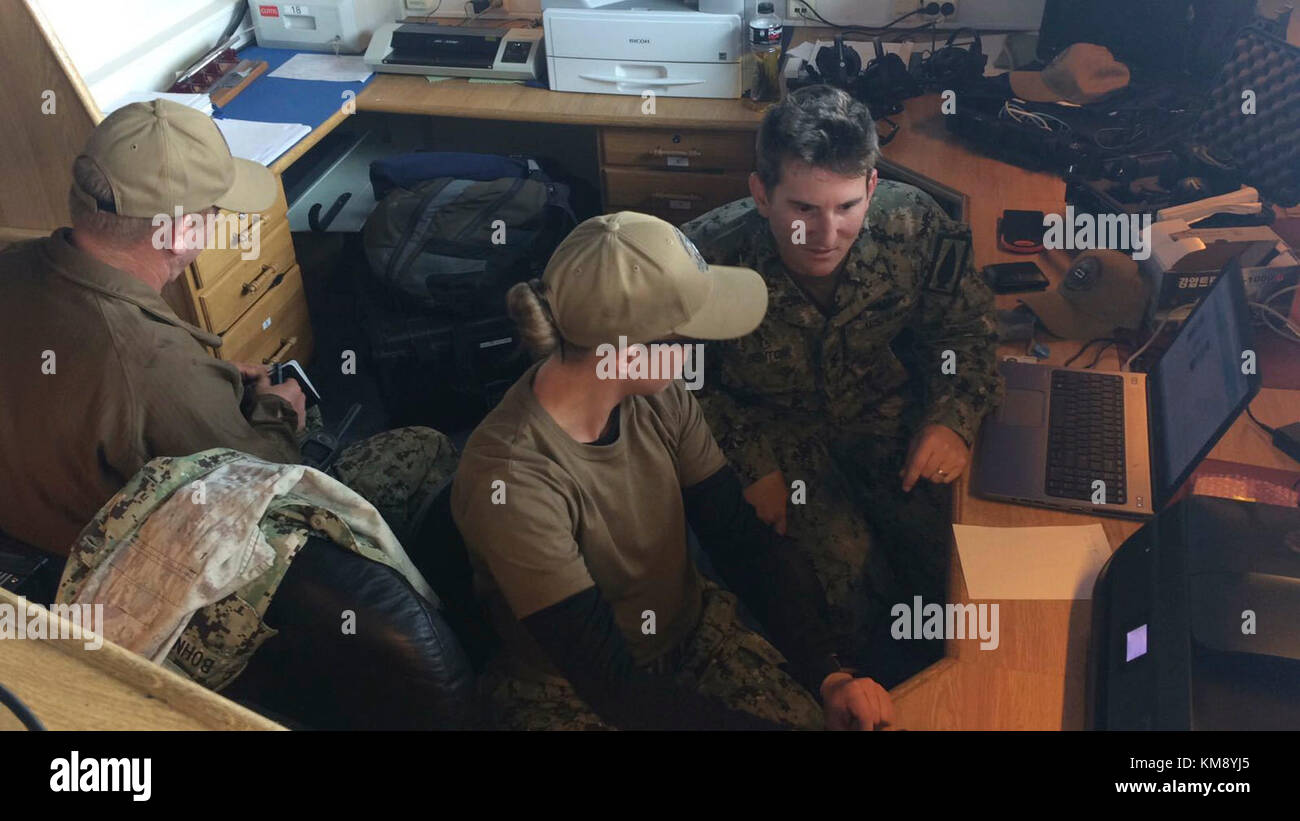 sailors from undersea rescue command (urc) and argentines load ...