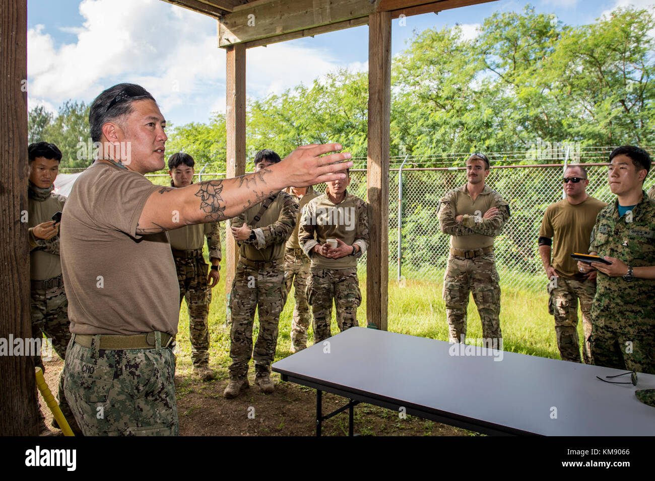 u.s. navy senior chief explosive ordnance disposal technician steve cho ...