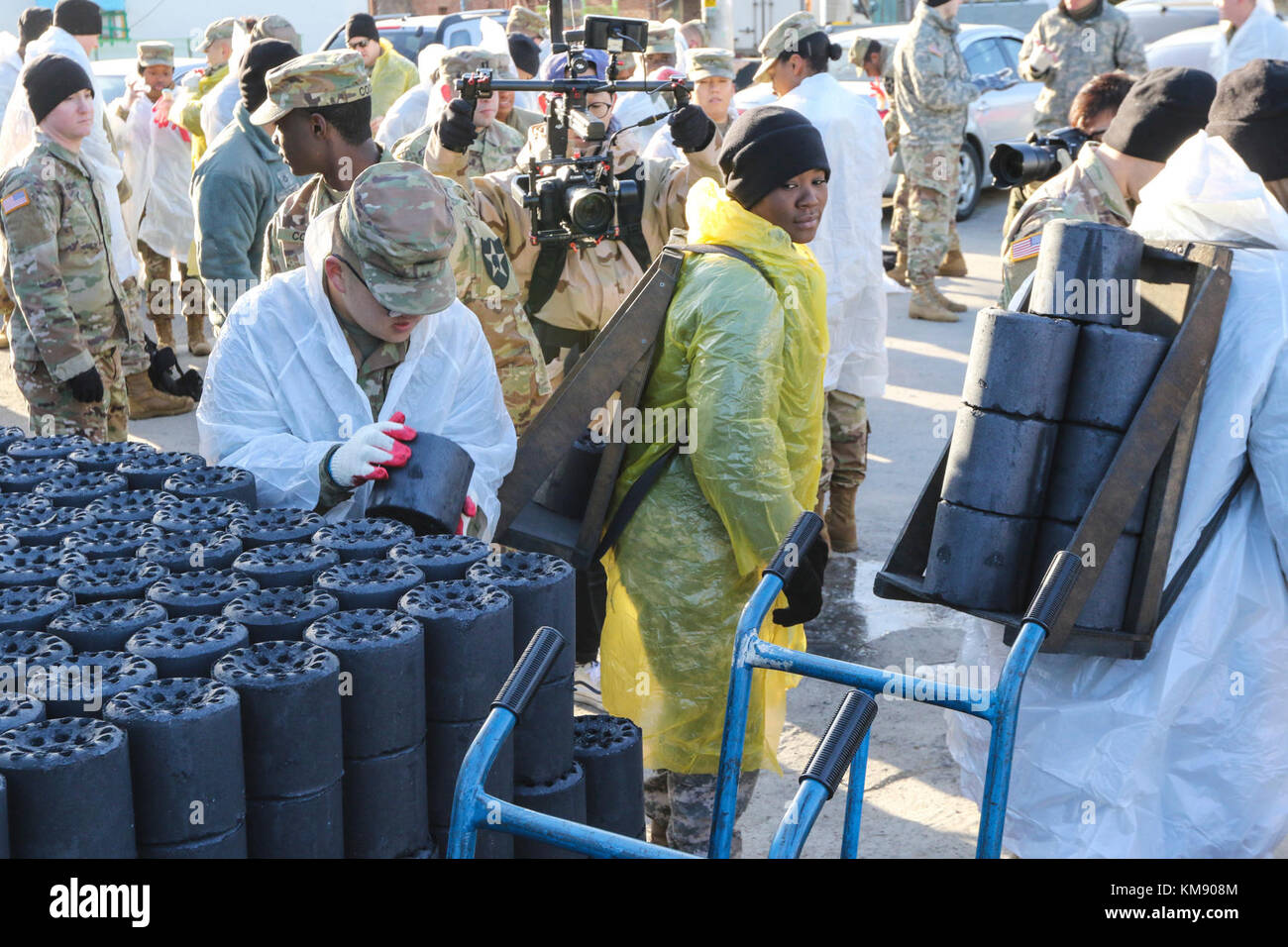 soldiers with 210th field artillery brigade, 2nd infantry division/rok ...