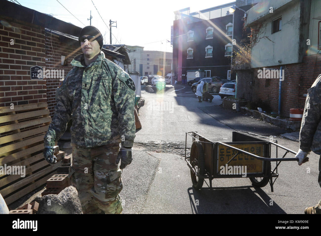 soldiers with 210th field artillery brigade, 2nd infantry division/rok ...